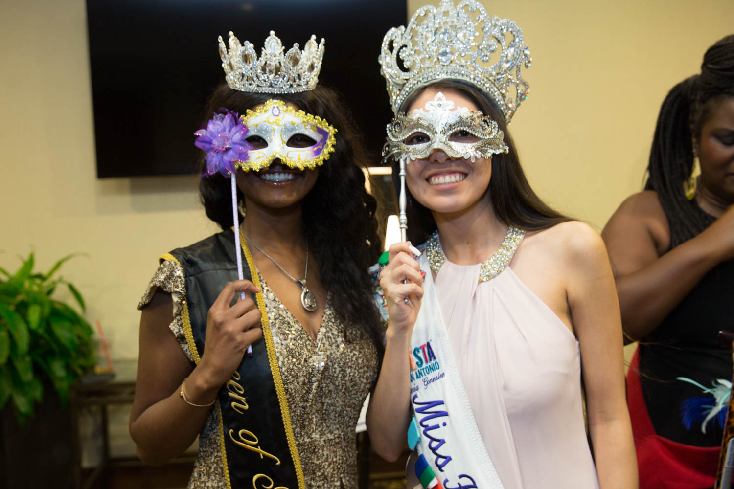 Photos: Masks could not hide the Fiesta mood at the annual Masquerade Party