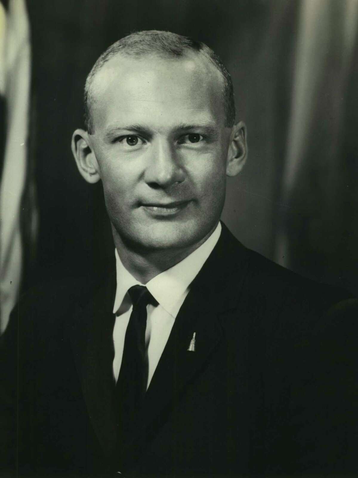 A reluctant No. 2: Buzz Aldrin among first to walk on the moon