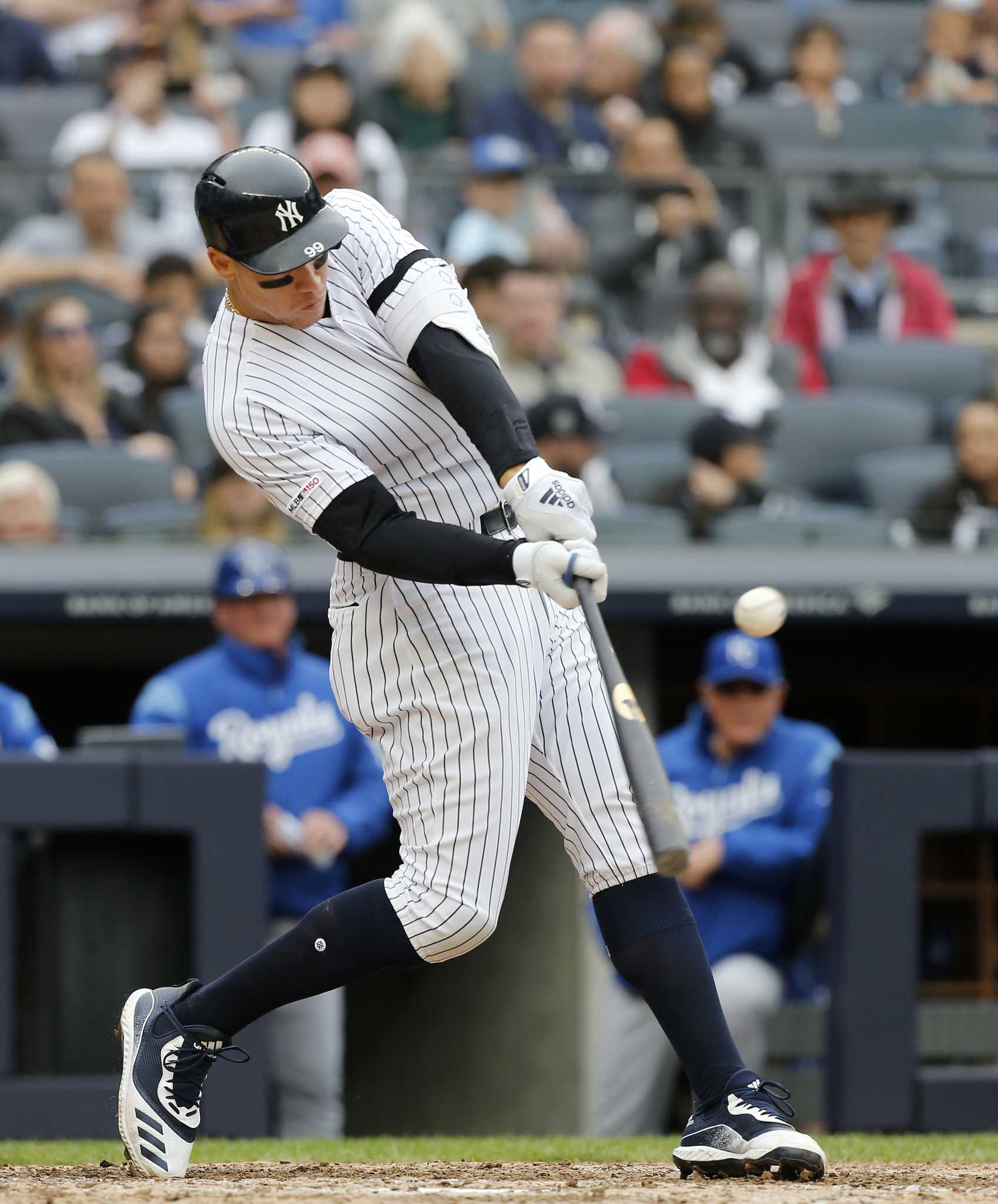 Judge hurt in Yanks' win