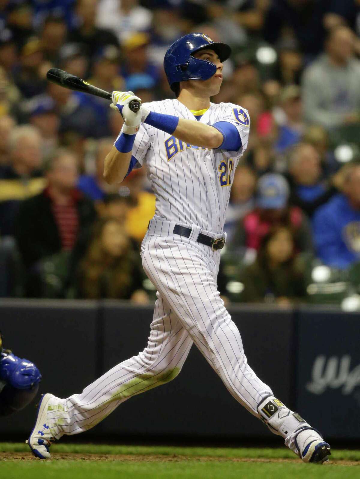 Yelich powers Brewers past Dodgers 5-0