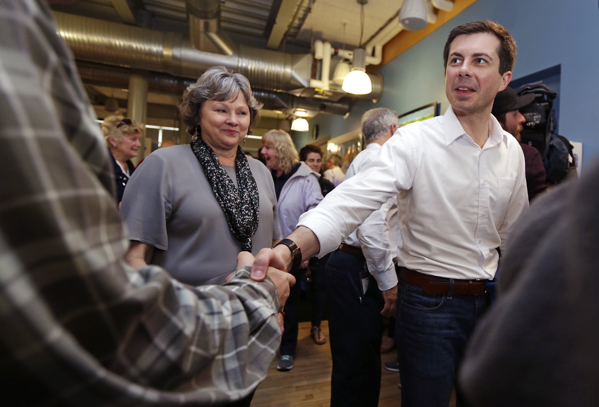With rising profile, Buttigieg races to build political team for 2020 race