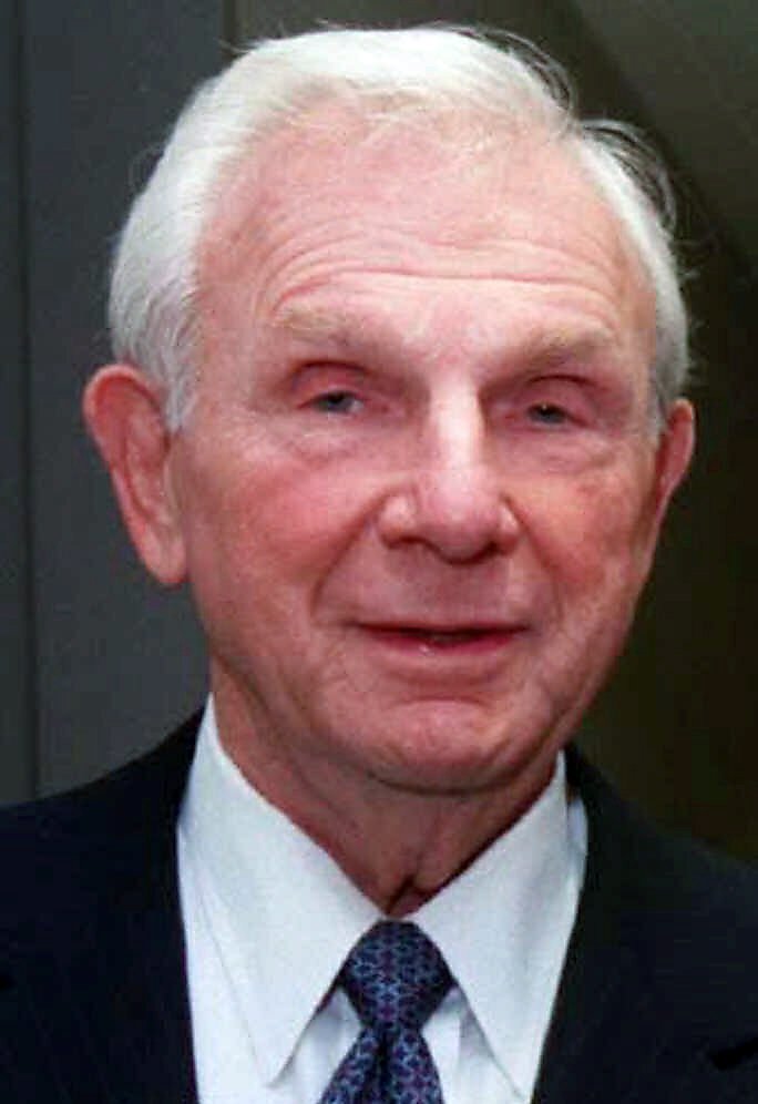 Henry Bloch, pioneer of tax preparation, dies