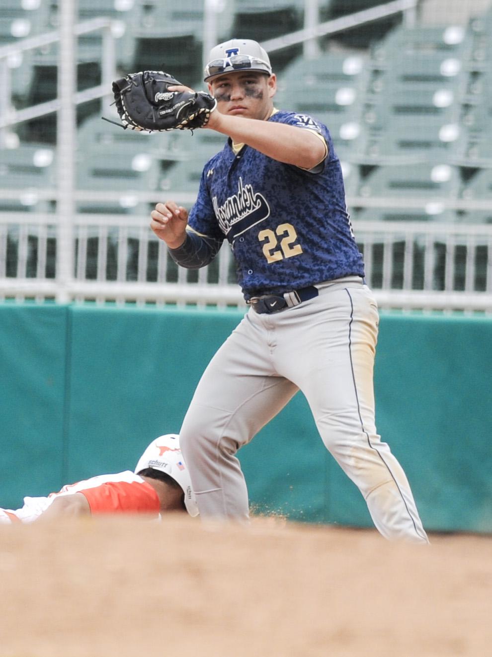 Alexander’s Chavez commits to Laredo College