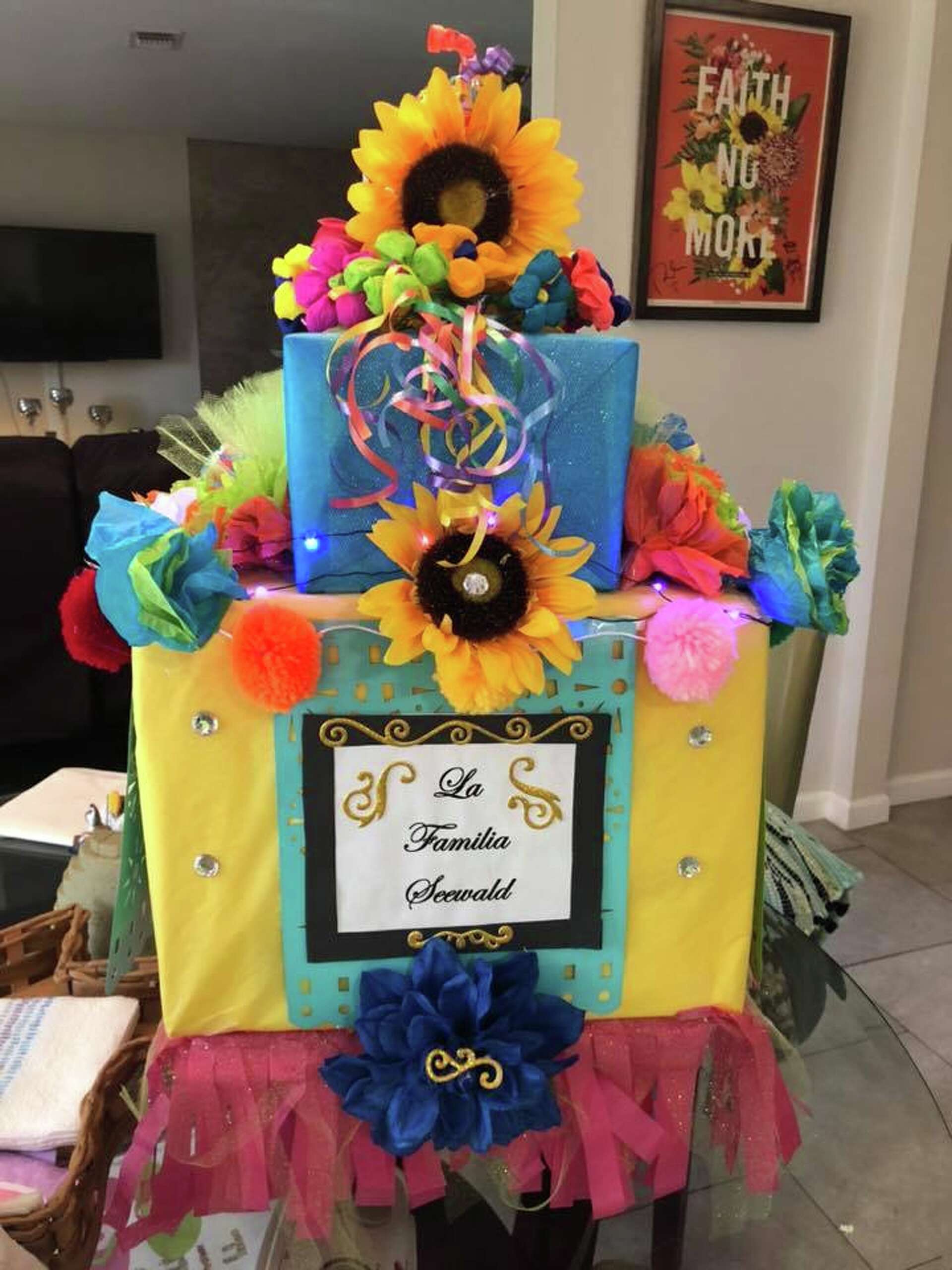 San Antonio continues its Fiesta tradition of shoe box floats