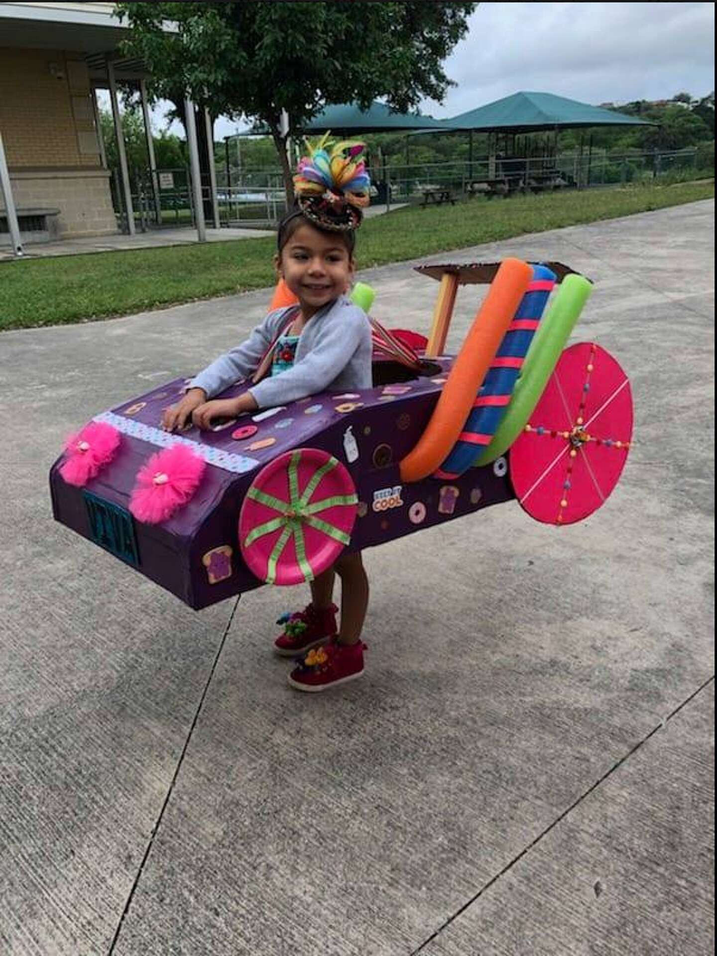San Antonio continues its Fiesta tradition of shoe box floats