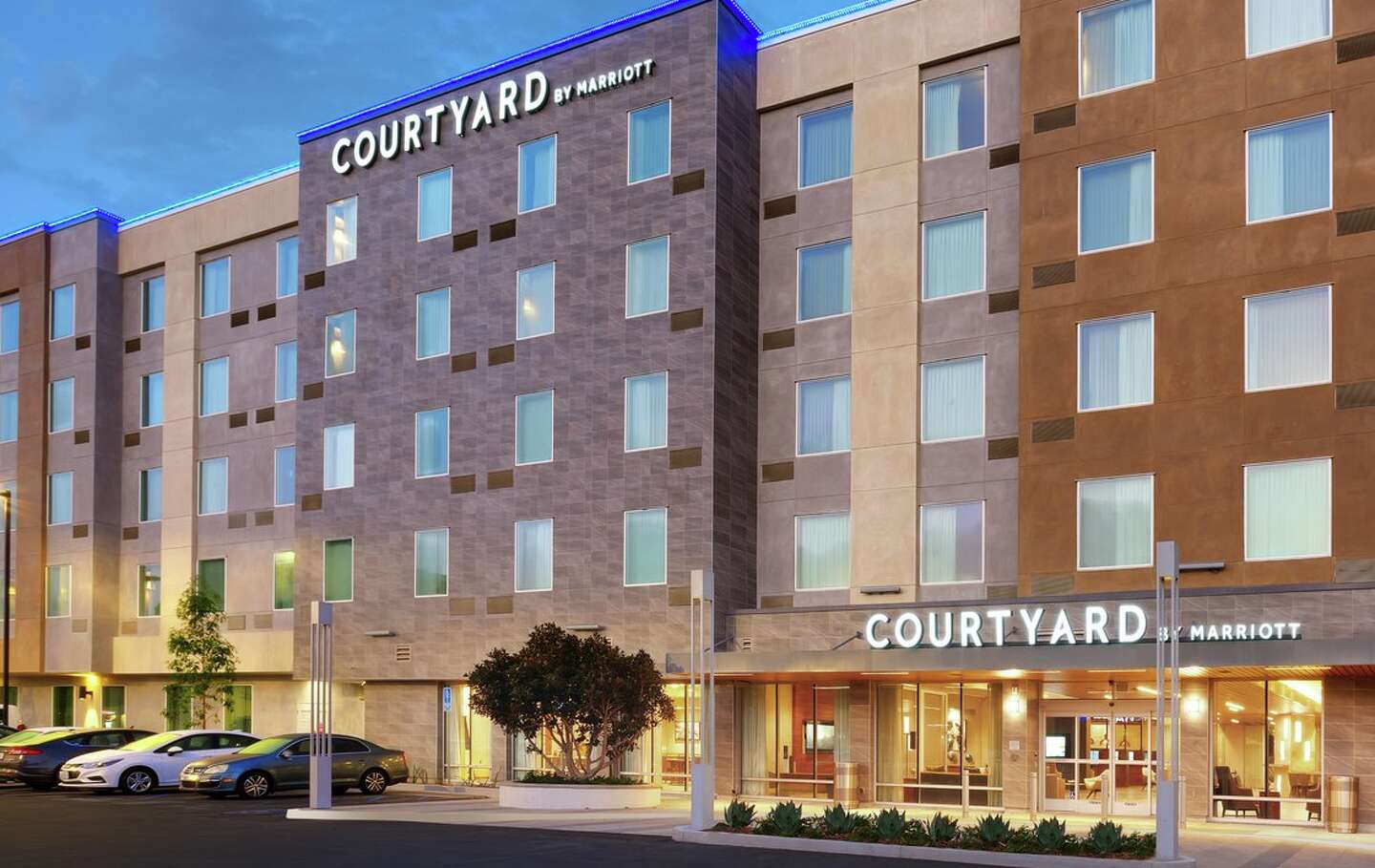 How to build a 26-story hotel in 3 months