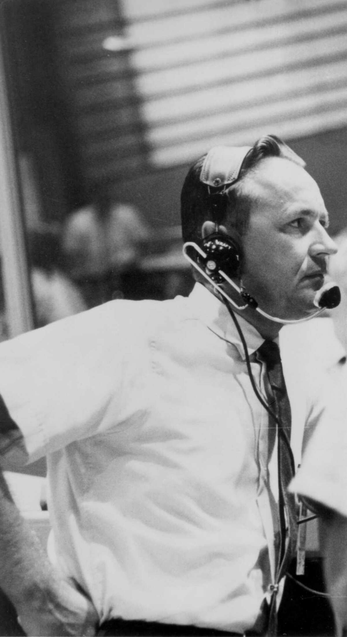 A NASA legend: Christopher Kraft wrote the rule book for Mission ...