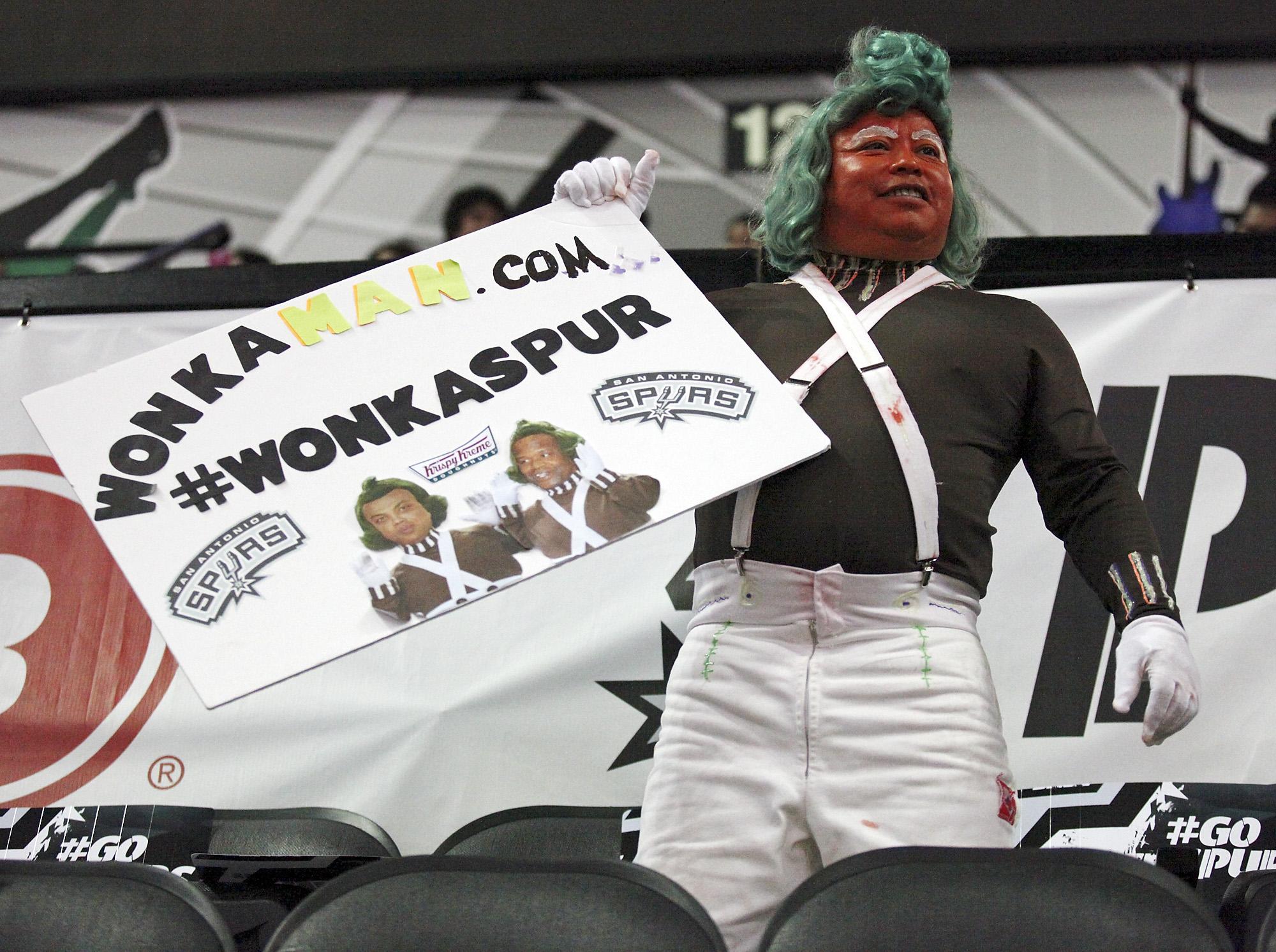Spurs get a puro San Antonio kind of love from wacky fans