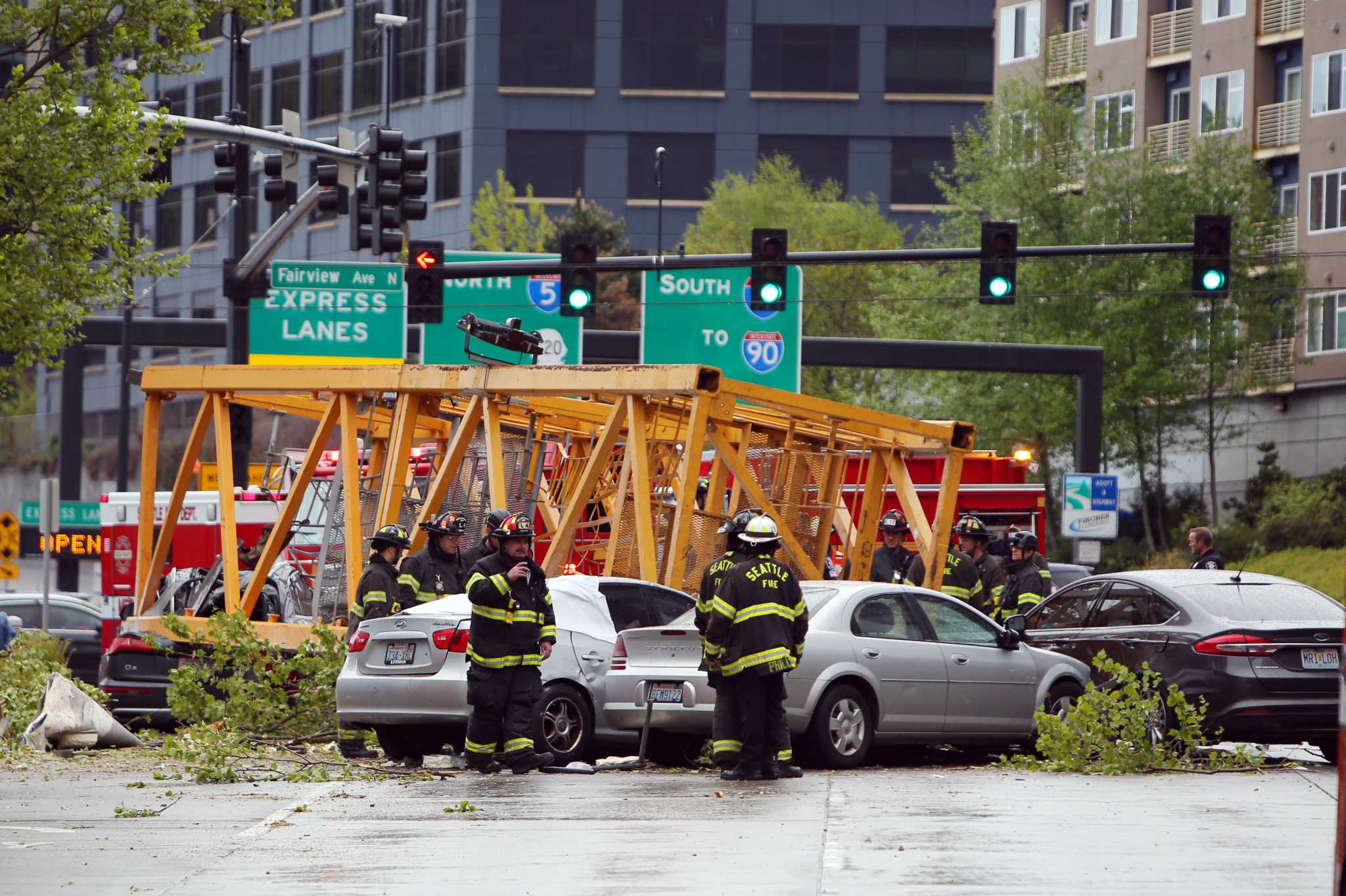 Fallen crane kills 4, injures 4 in Seattle's South Lake Union neighborhood