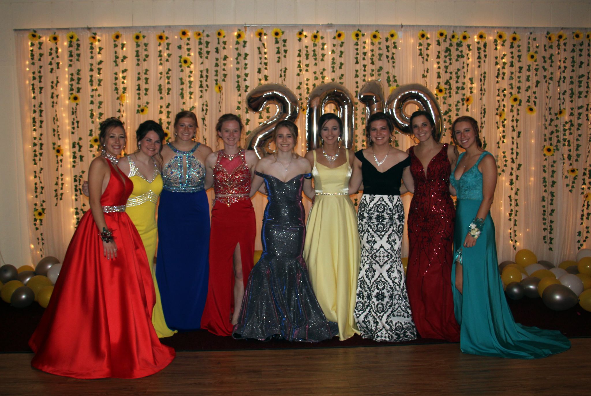 Harbor Beach students bedazzle at prom