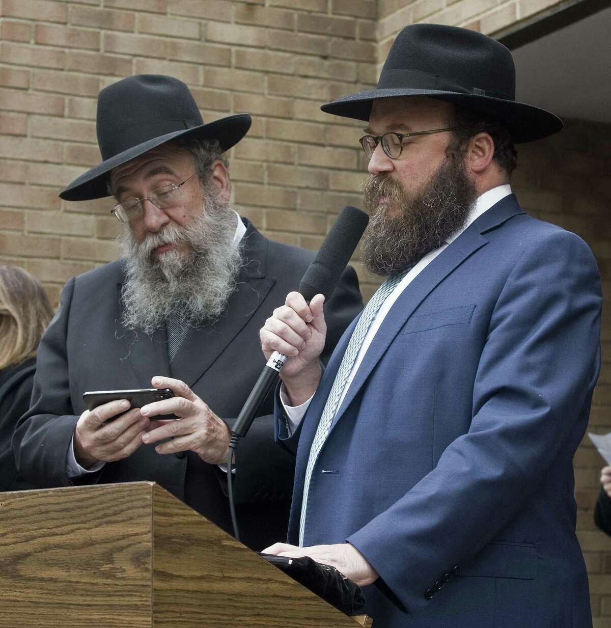 Greenwich rabbi hopes for change after visit to scene of shooting