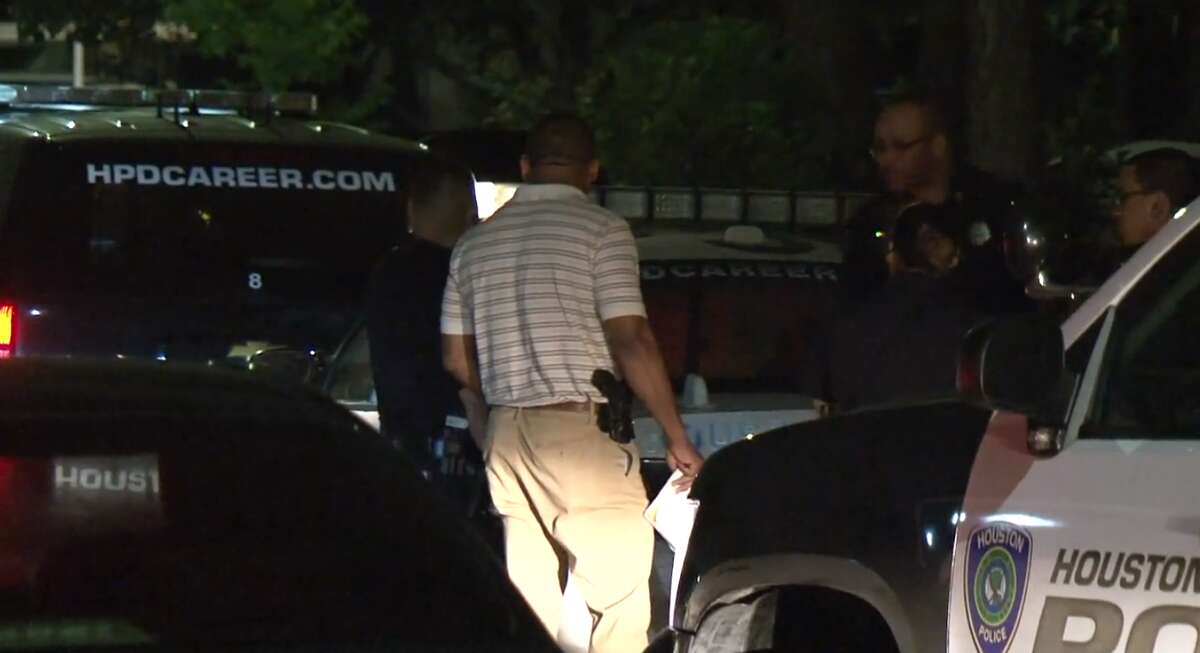 Woman's teeth knocked out during assault, carjacking at SE Houston home