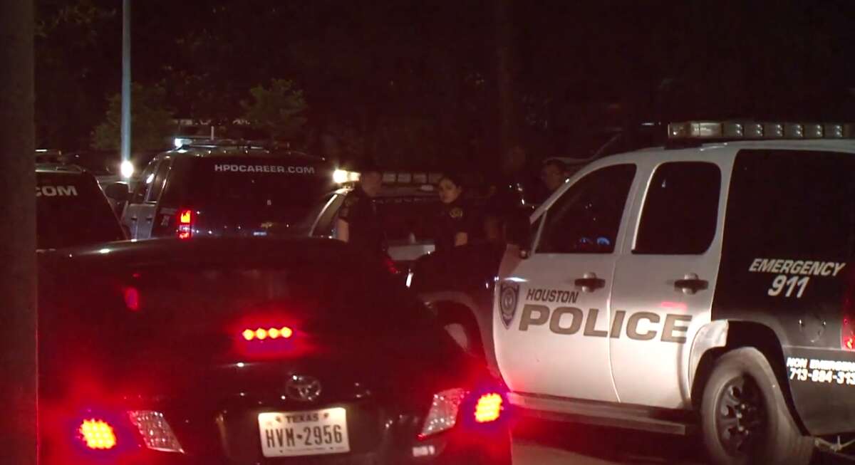 Woman's teeth knocked out during assault, carjacking at SE Houston home