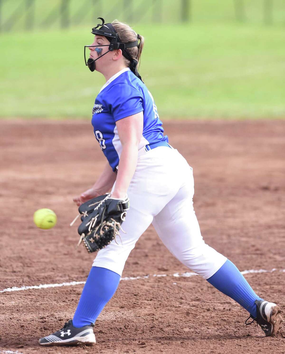 Sister Act: Danielle, Bri Floyd lead No. 7 Cheshire past No. 5 Southington