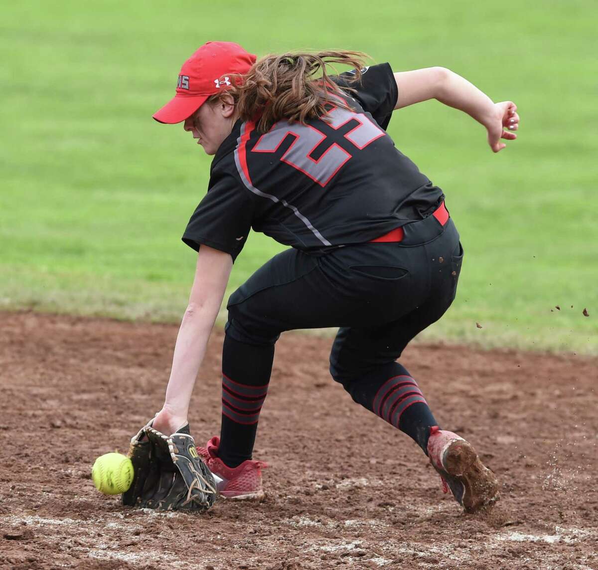 Sister Act: Danielle, Bri Floyd lead No. 7 Cheshire past No. 5 Southington