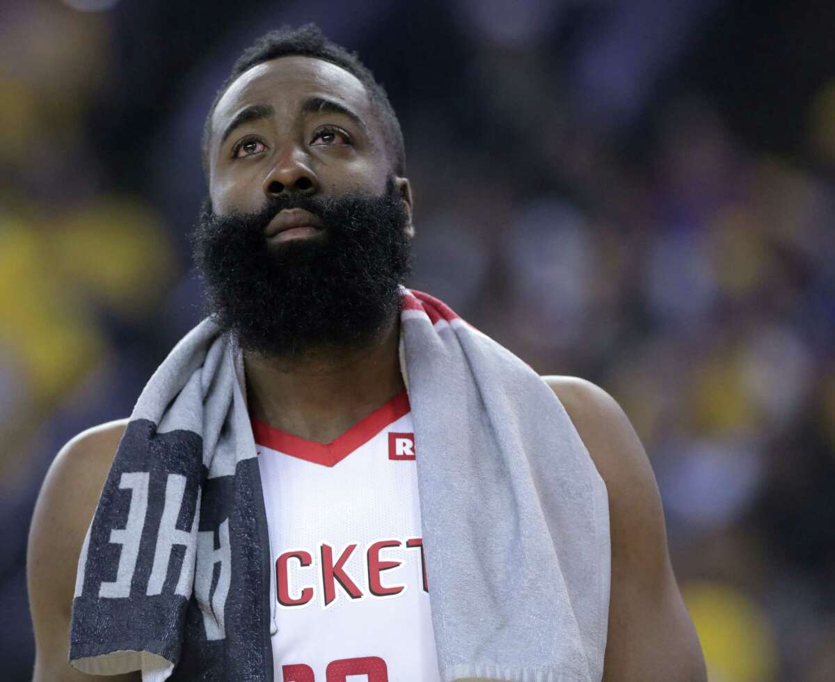Rockets' James Harden shaken up early with eye injury