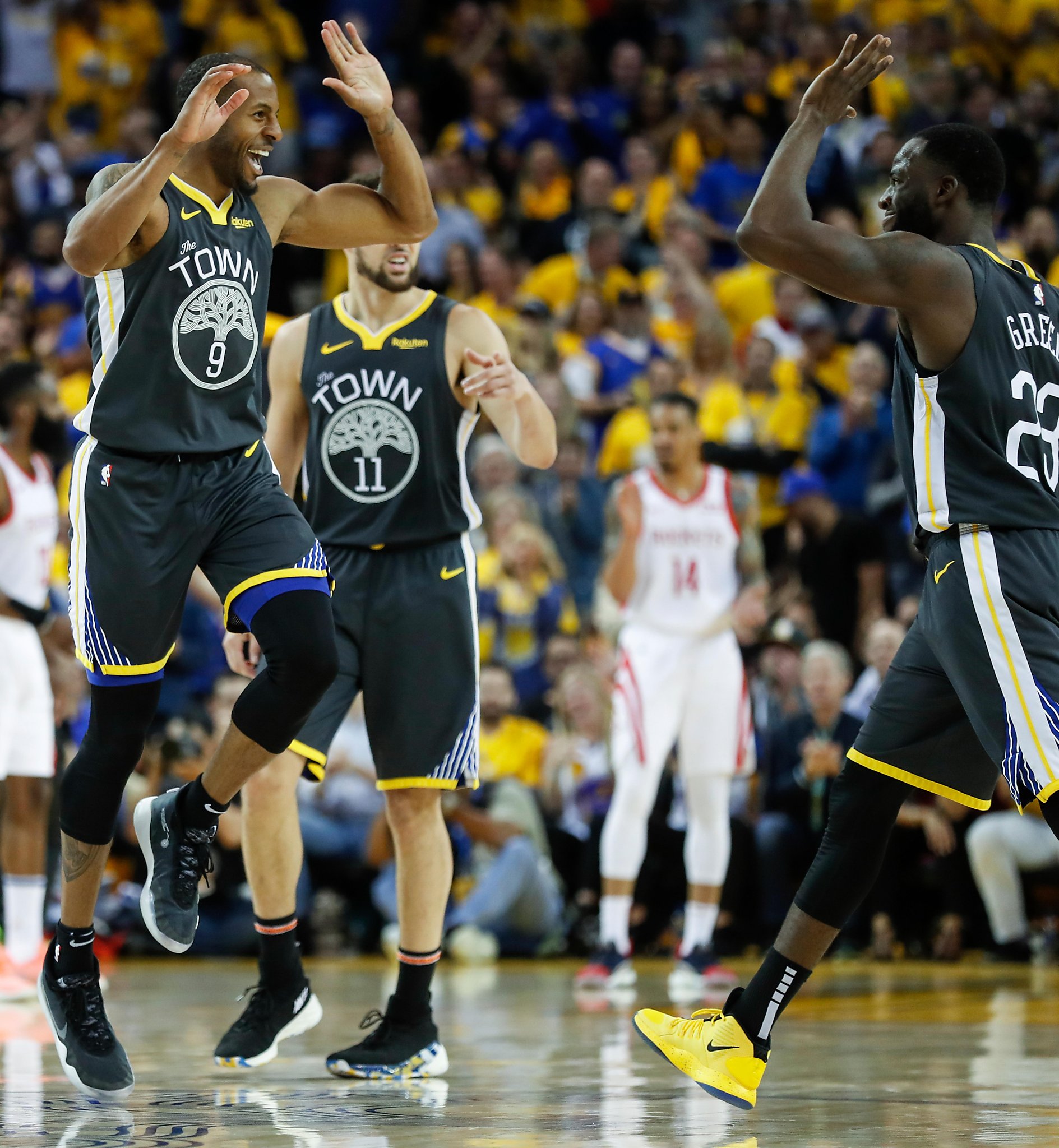 How Warriors’ Draymond Green makes the calculated lob pass look easy ...