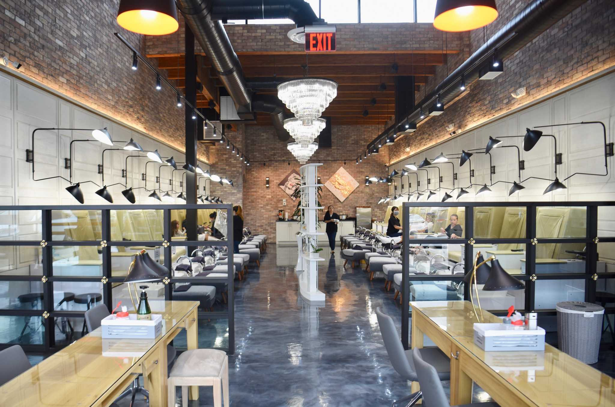 Brush Box salon opens in Oak Forest