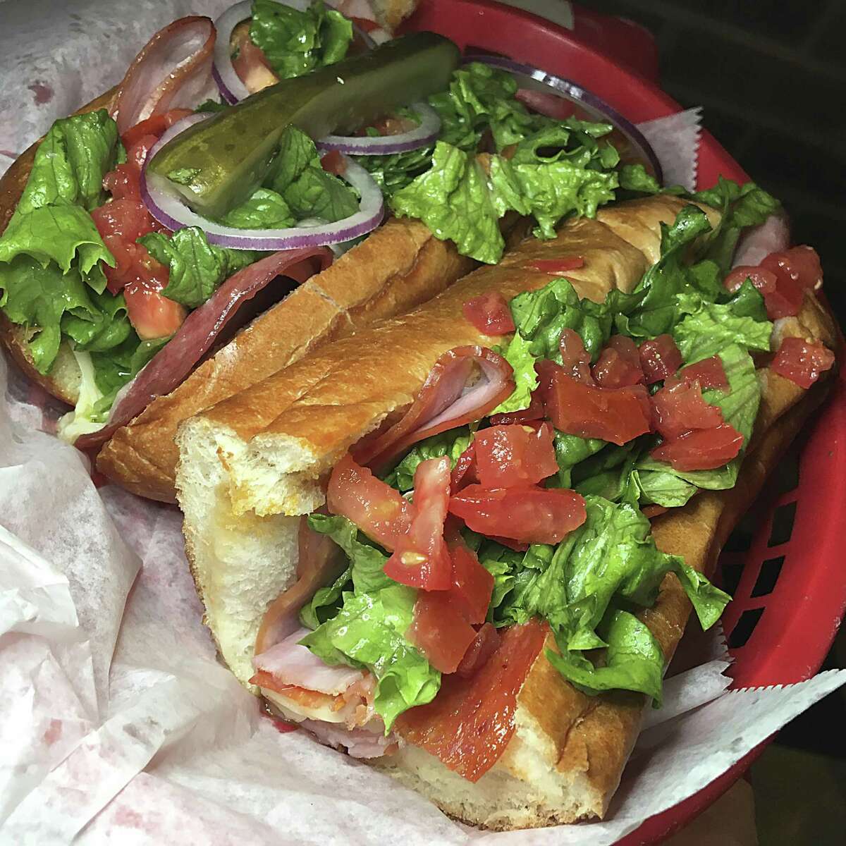 Review: Julian’s Italian Pizzeria hits home with pizza, pasta and value ...