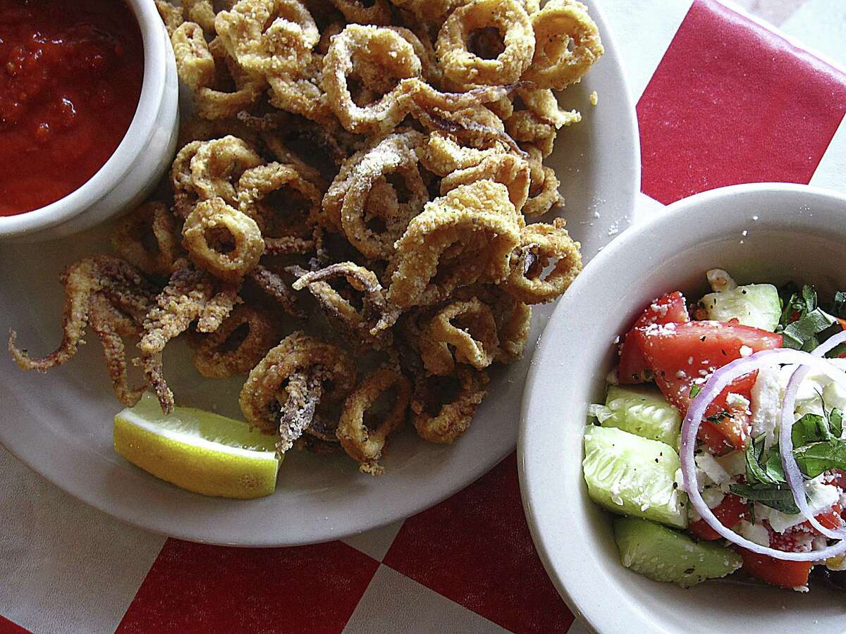 Review: Julian’s Italian Pizzeria hits home with pizza, pasta and value ...