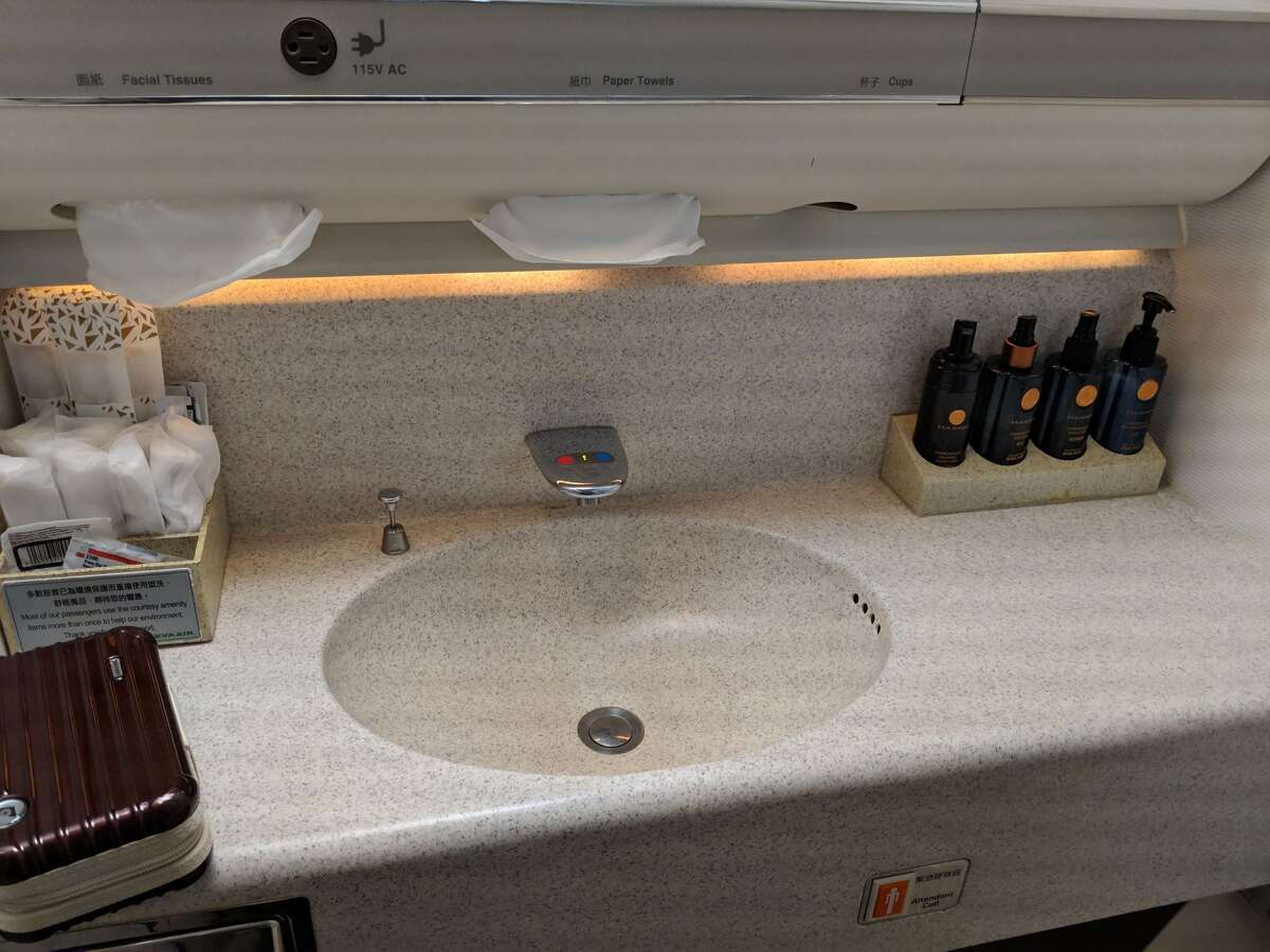 Review: EVA Air Business Class Saigon-Taipei-SFO [PHOTOS]