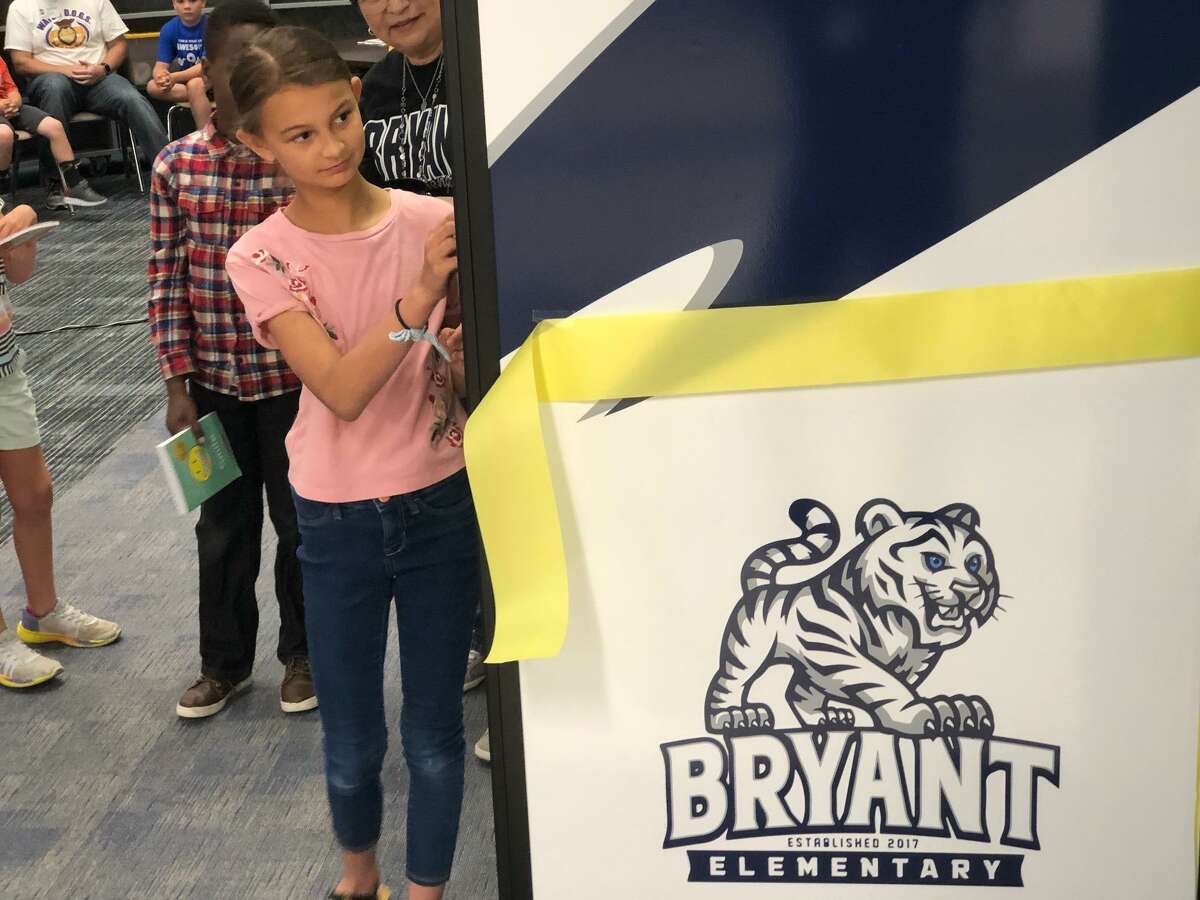 Books — not candy — in this school vending machine at Katy’s Bryant ...