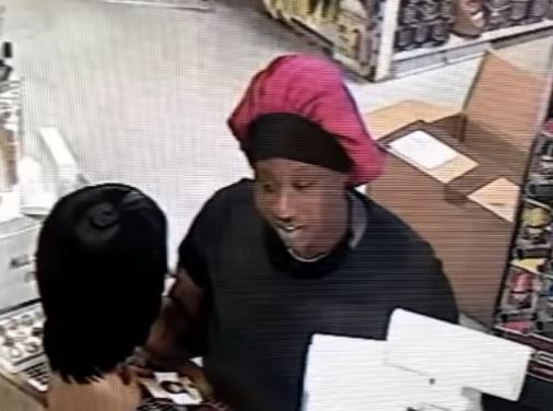 Wig snatched: Watch as a robbery suspect fights over a wig on video
