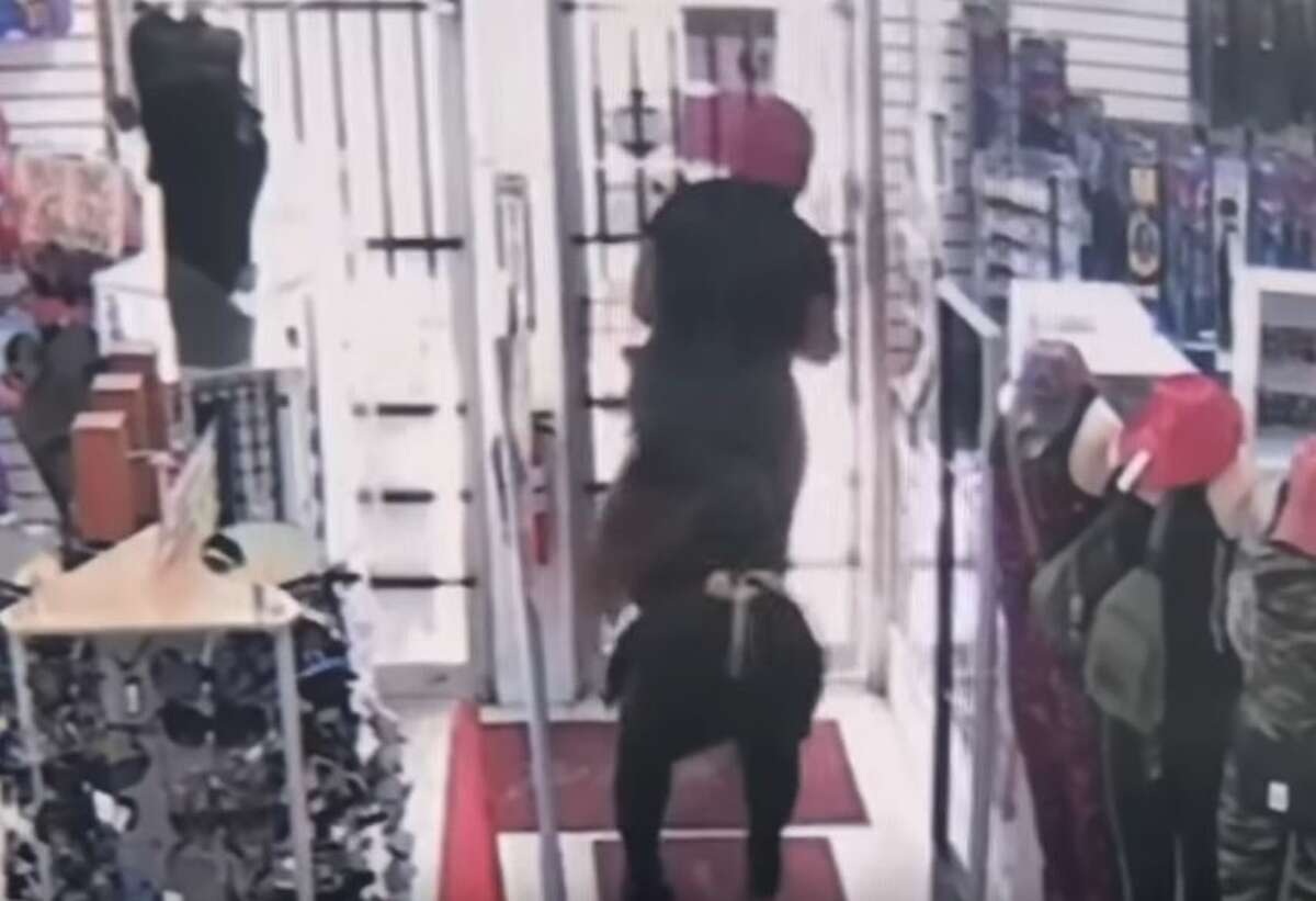Wig snatched: Watch as a robbery suspect fights over a wig on video