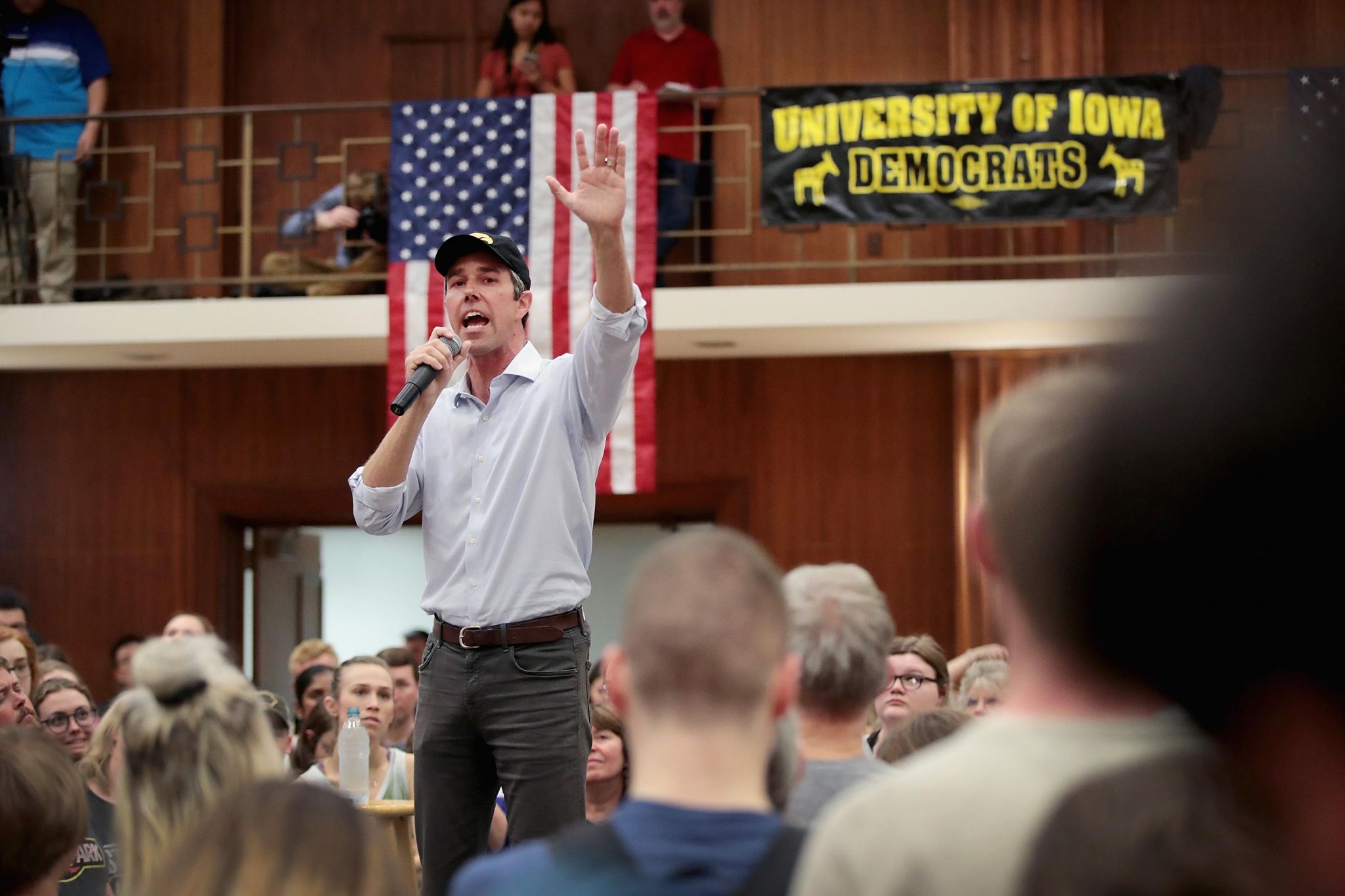 O'Rourke faces emotional school shooting question in Iowa