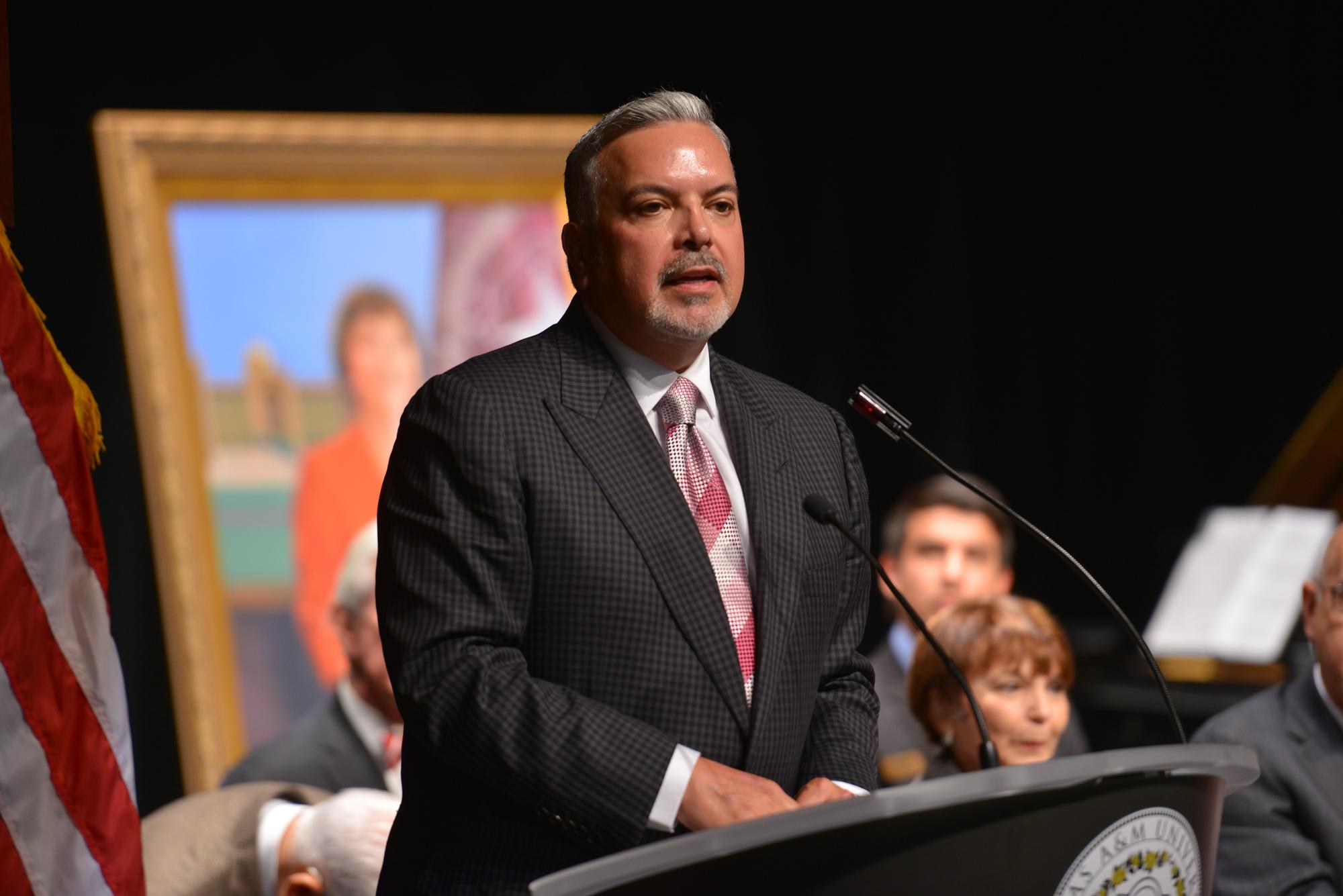 Henry Muñoz of San Antonio steps down as DNC chair to focus on Latinos ...