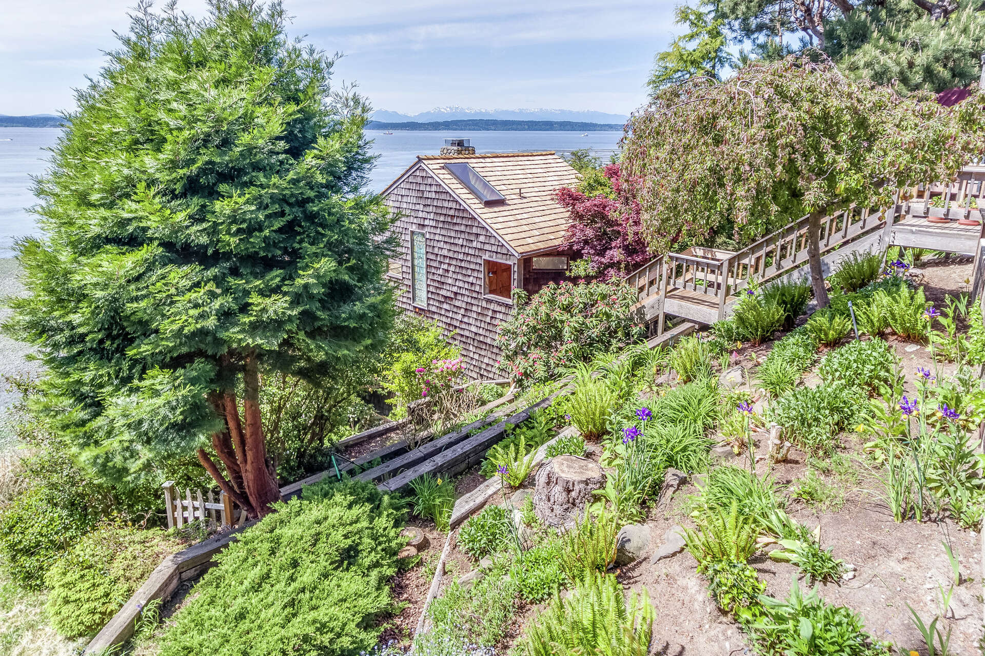 80 degrees in Seattle? You need this waterfront beach house