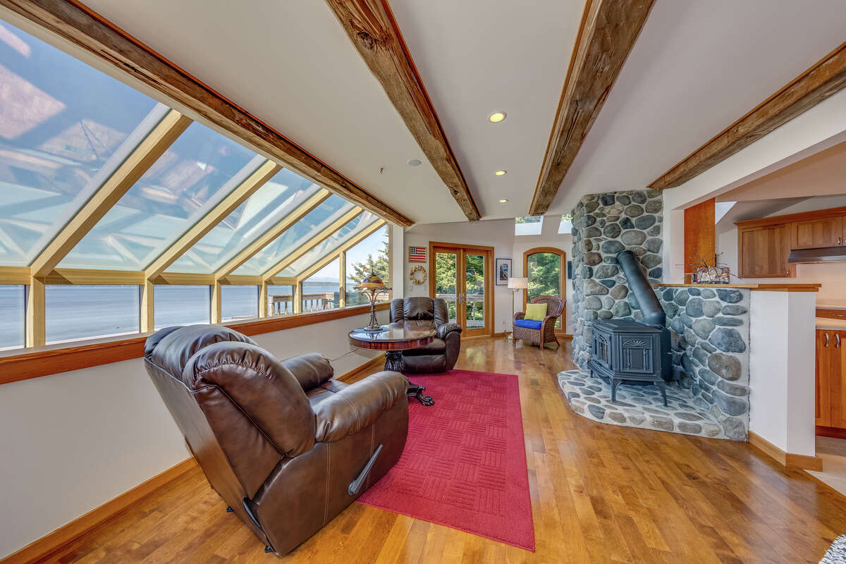 80 degrees in Seattle? You need this waterfront beach house