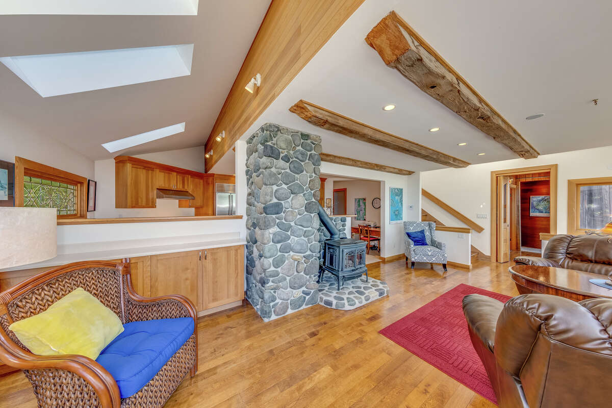 80 degrees in Seattle? You need this waterfront beach house
