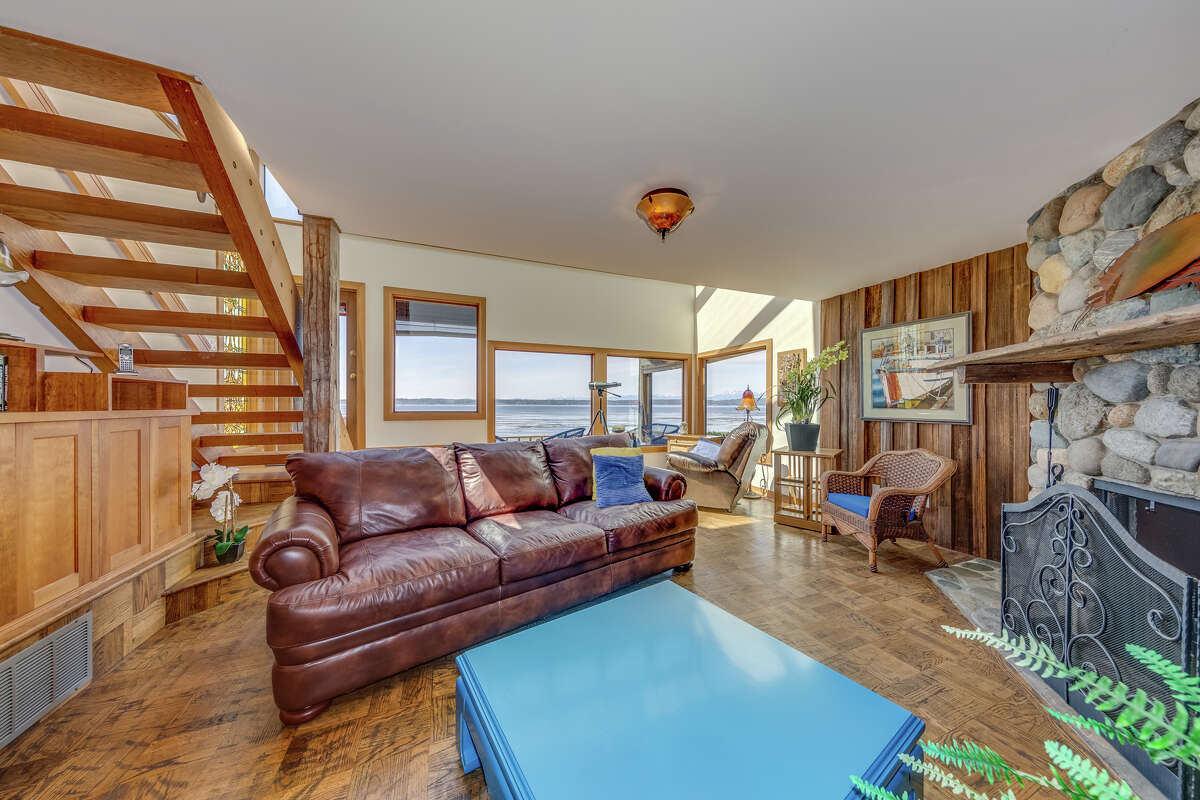80 degrees in Seattle? You need this waterfront beach house