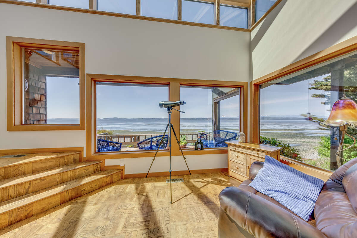 80 degrees in Seattle? You need this waterfront beach house