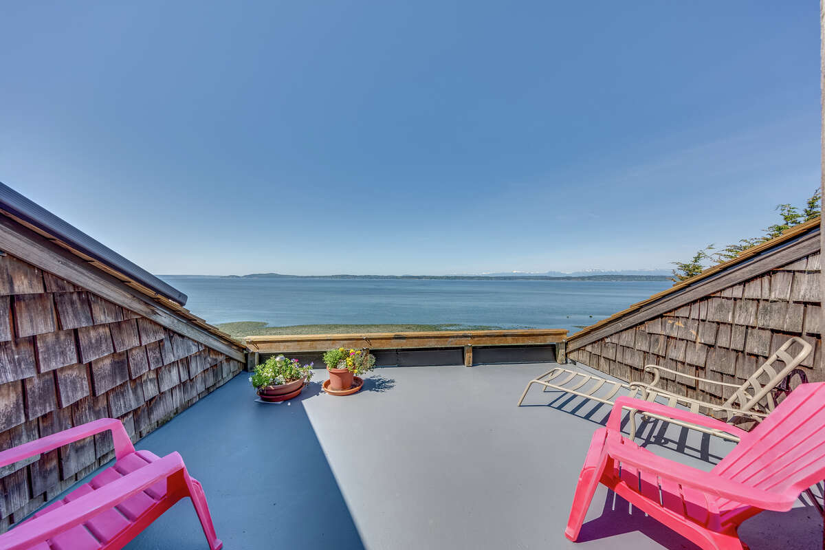 80 degrees in Seattle? You need this waterfront beach house