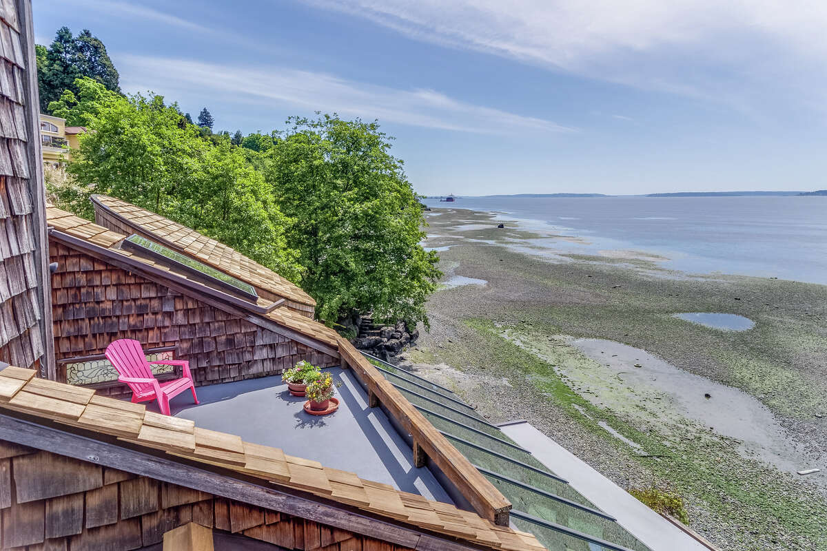 80 degrees in Seattle? You need this waterfront beach house
