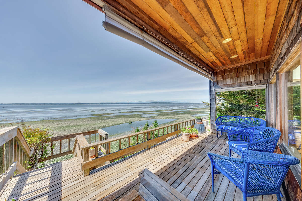 80 degrees in Seattle? You need this waterfront beach house