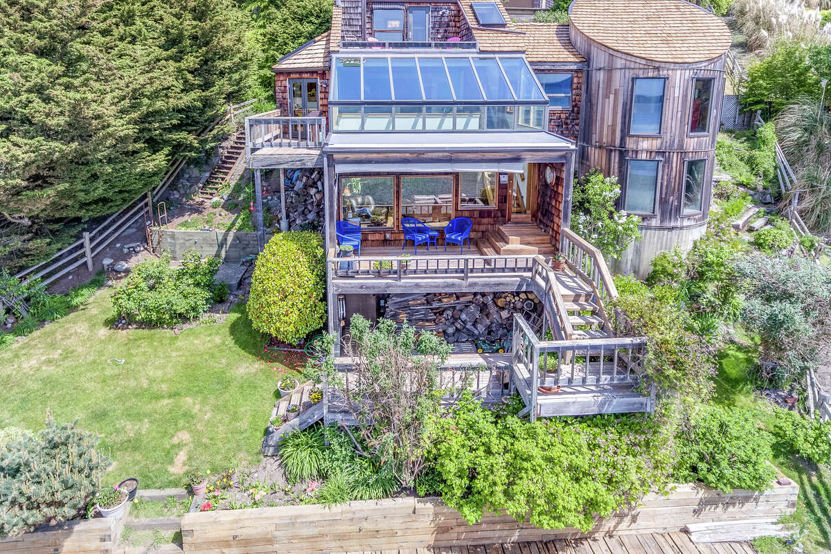 80 degrees in Seattle? You need this waterfront beach house