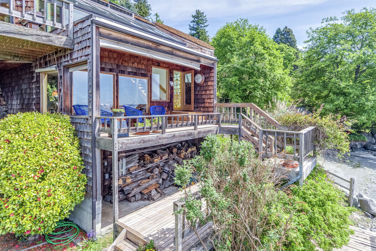 80 degrees in Seattle? You need this waterfront beach house