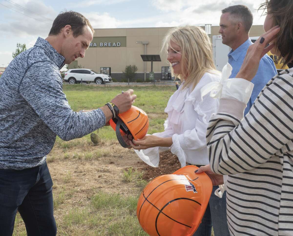 Drew Brees-owned Walk-On's Bistreaux & Bar continues work on Midland ...
