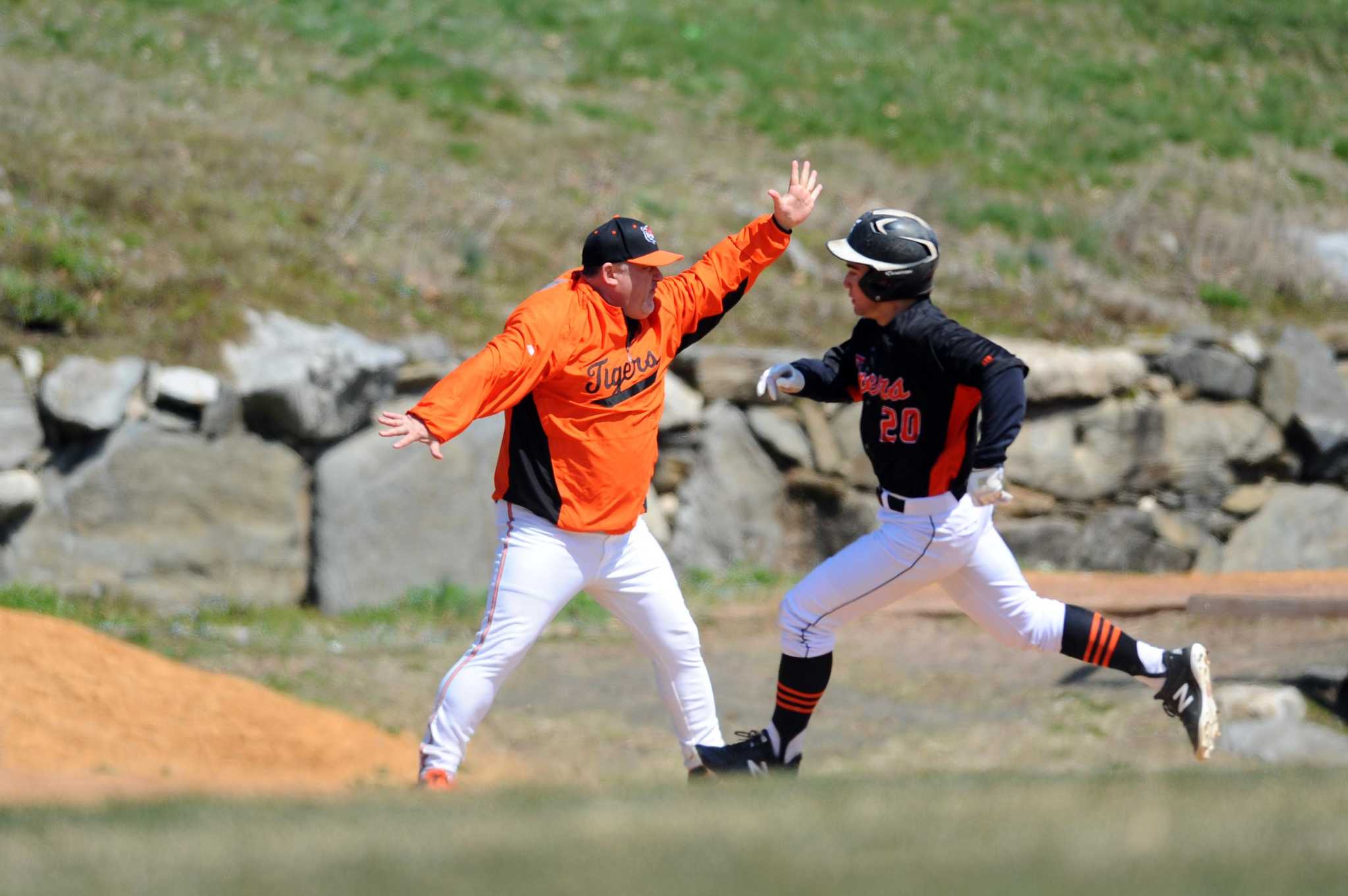 Suspended Ridgefield baseball coach resigns
