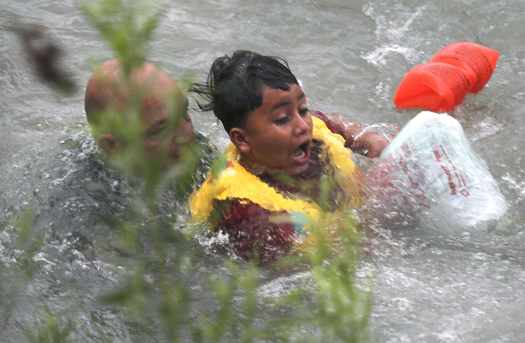 Migrants rescued from raging Rio Grande