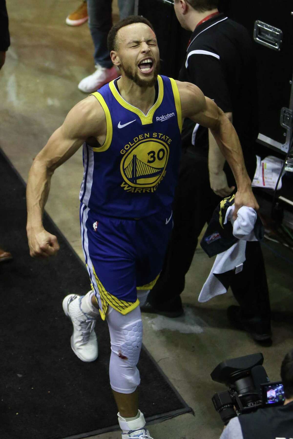 Stephen Curry’s late heroics lift the Warriors to series-clinching Game ...