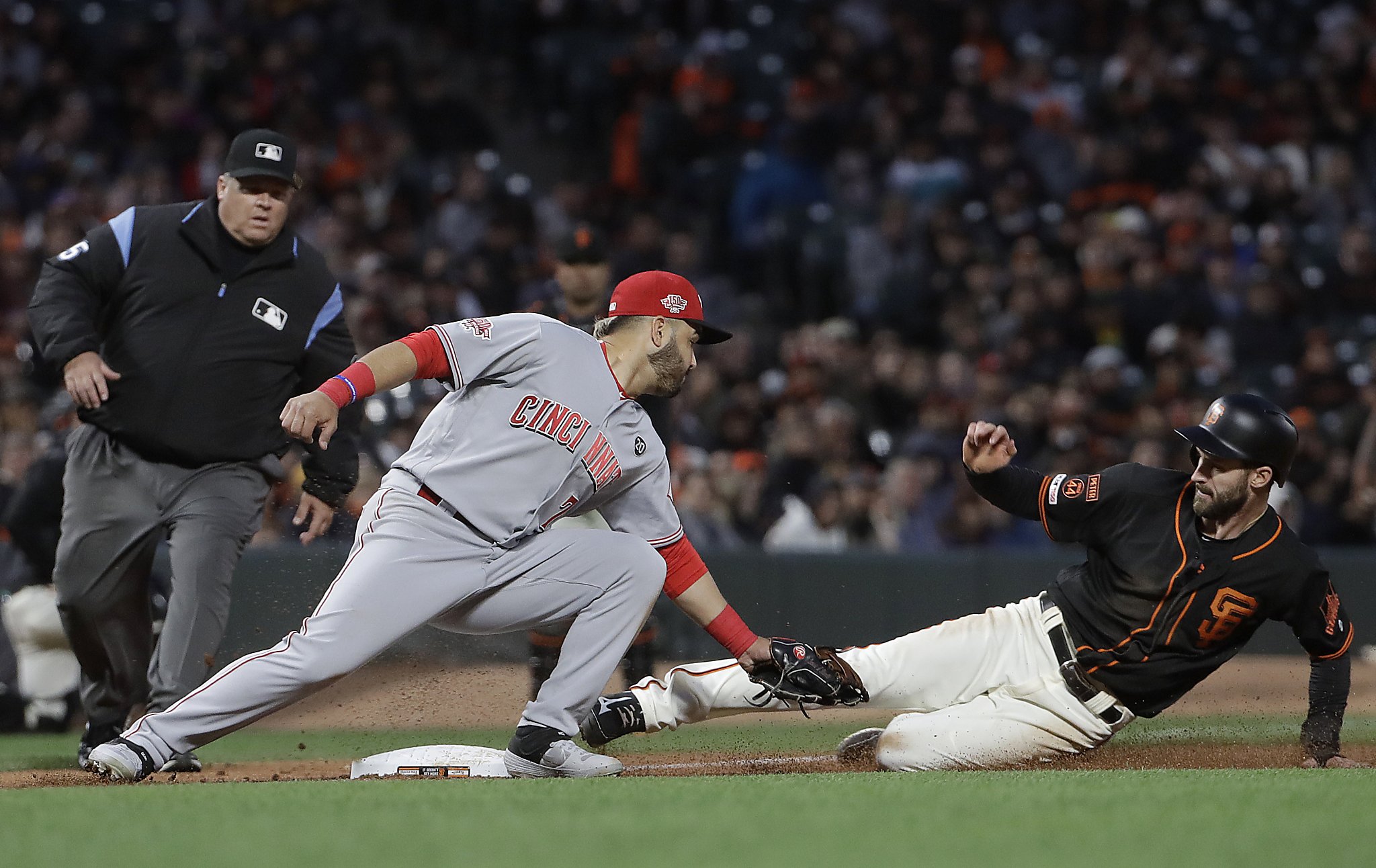 Giants fume over replay decision on Duggar’s attempted steal of third