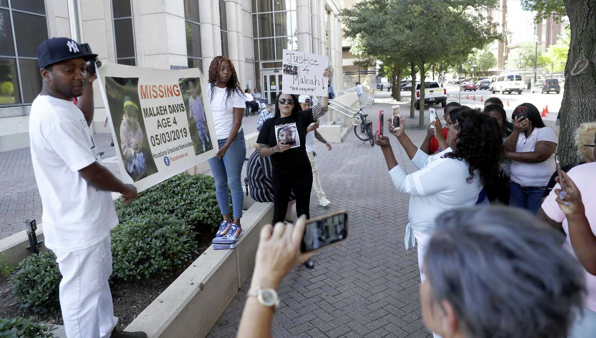 Protesters mob Maleah Davis’ mother after court hearing for her boyfriend