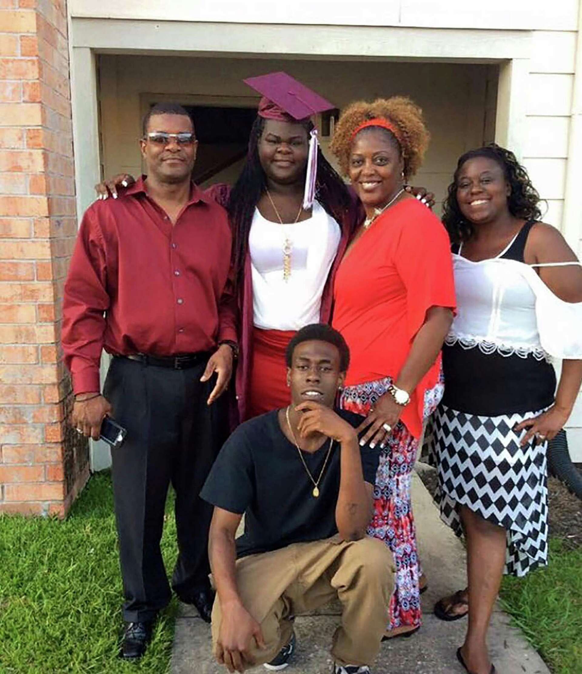 Baytown officer in fatal shooting of Pamela Turner had dozens of hours ...