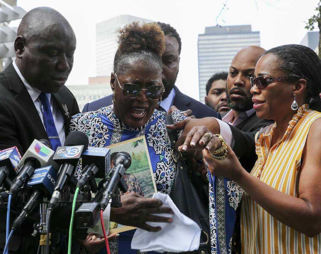 Baytown officer in fatal shooting of Pamela Turner had dozens of hours ...