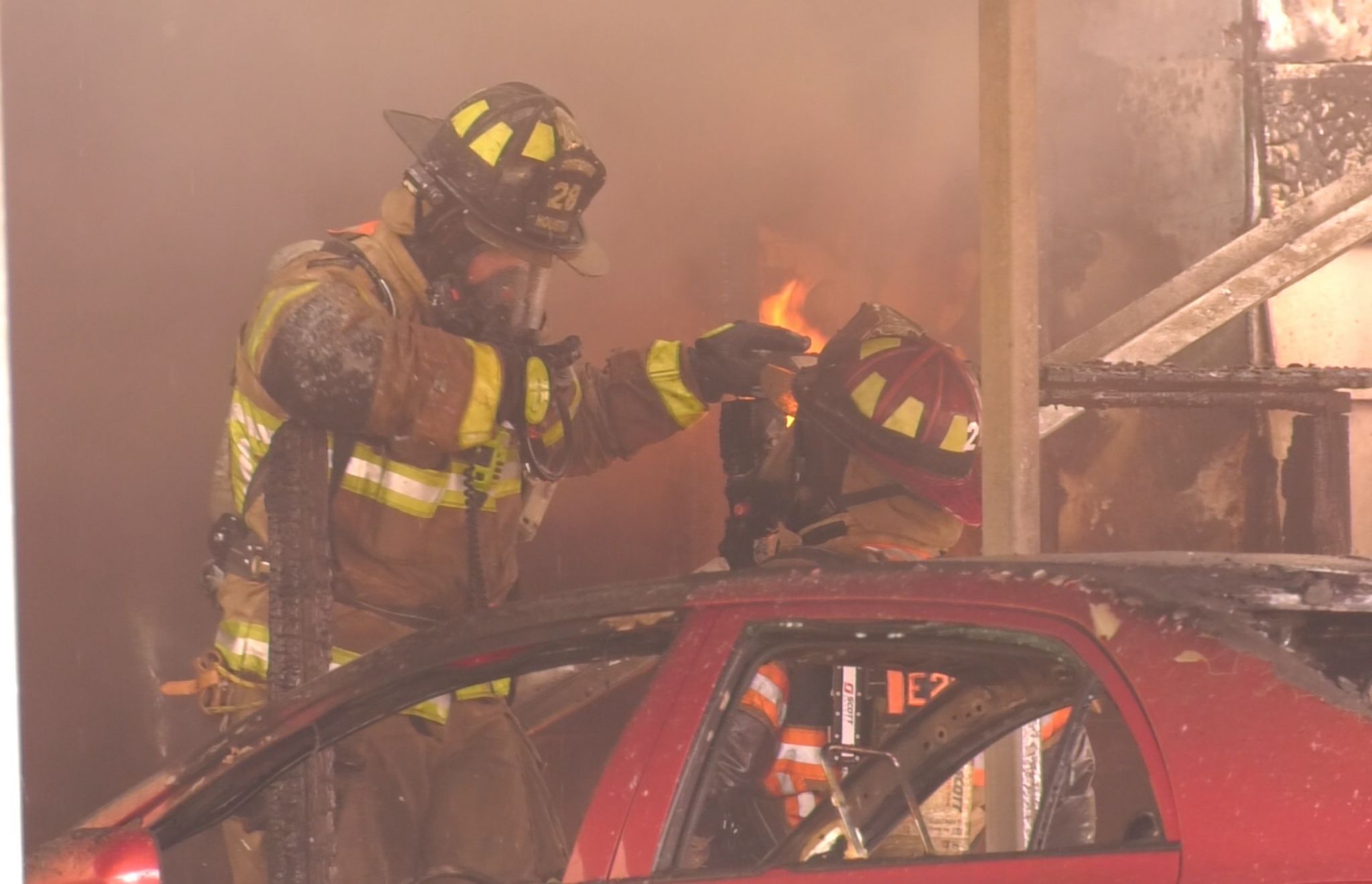 Massive Houston apartment fire displaces more than a dozen families ...