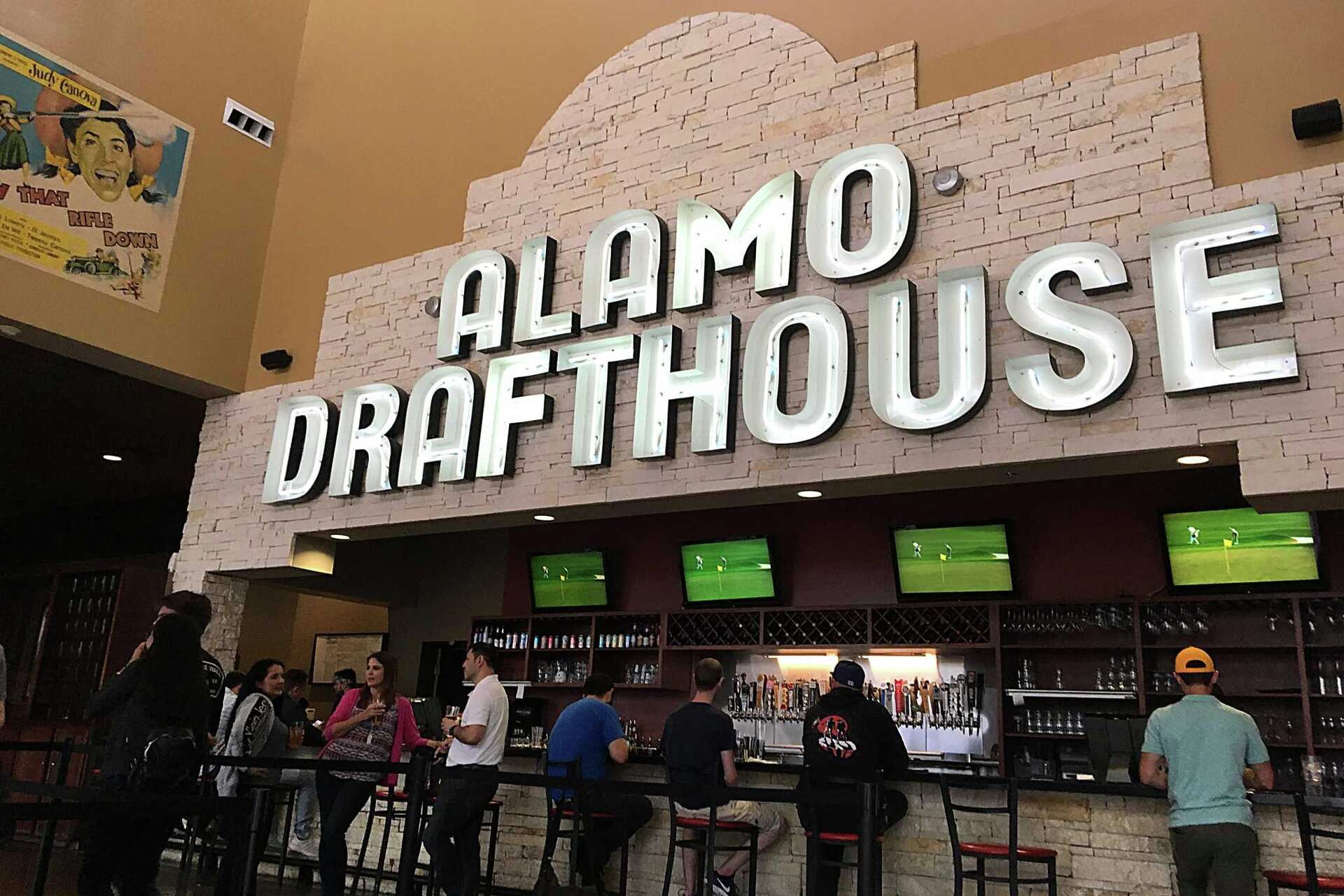 Violent crime reports spike at Texas shopping center